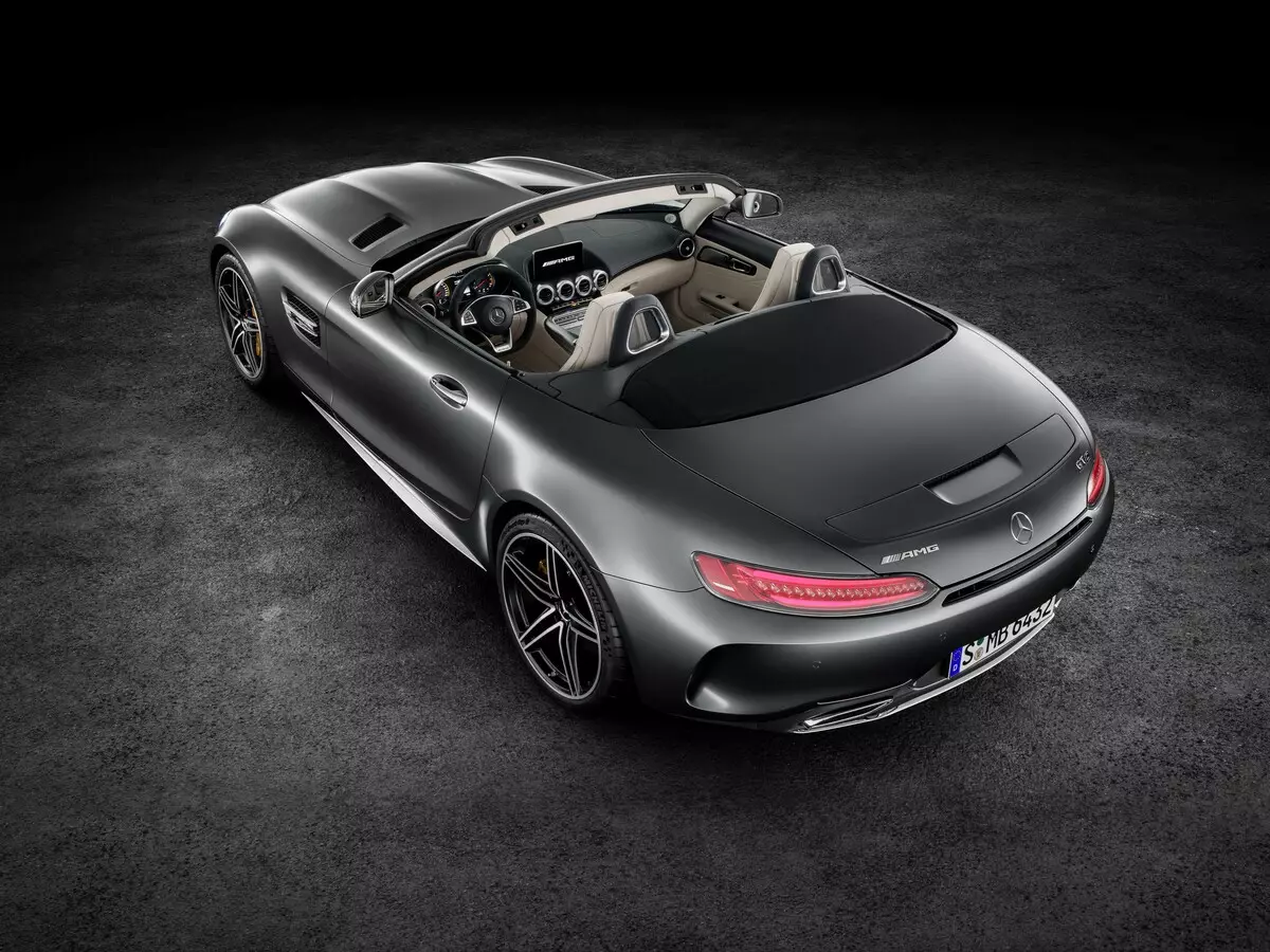 Kauneimmat Mercedes menetti katon: MERCEDES-AMG GT Roadster esitetään 34624_11