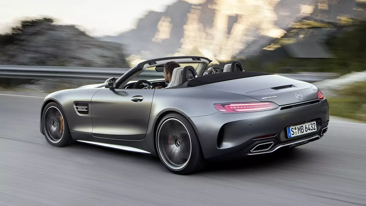 Ең әдемі Мерседес шатырдан айрылды: Mercedes-Amg GT Roadster ұсынылды 34624_18