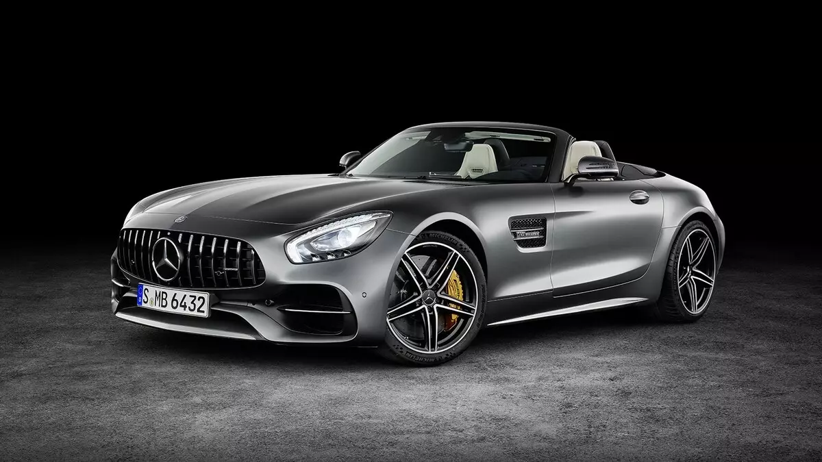 Ең әдемі Мерседес шатырдан айрылды: Mercedes-Amg GT Roadster ұсынылды 34624_2