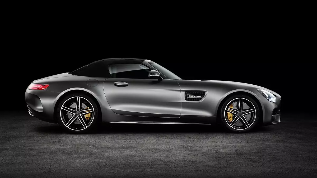 Ең әдемі Мерседес шатырдан айрылды: Mercedes-Amg GT Roadster ұсынылды 34624_6