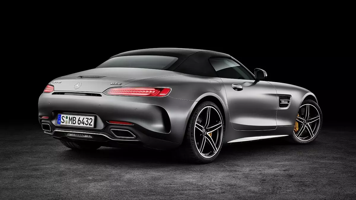 Ең әдемі Мерседес шатырдан айрылды: Mercedes-Amg GT Roadster ұсынылды 34624_9