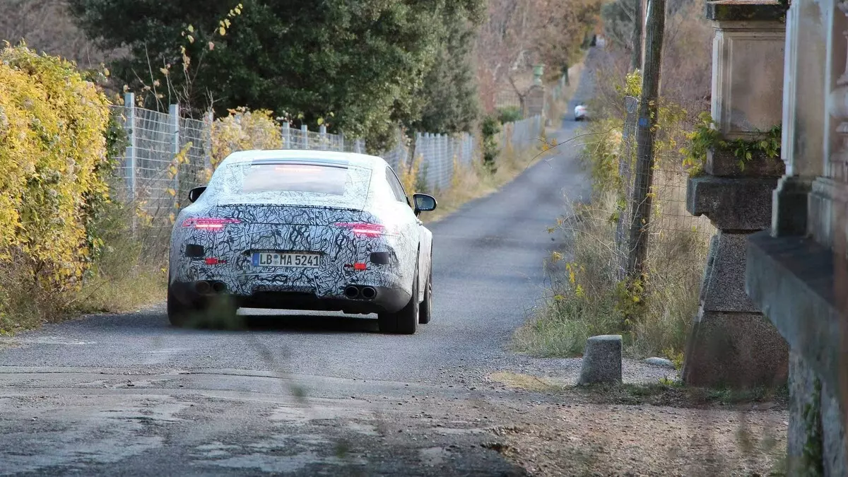 MERCEDES-BENZ-AMG-GT-Coupe-Teaser-3