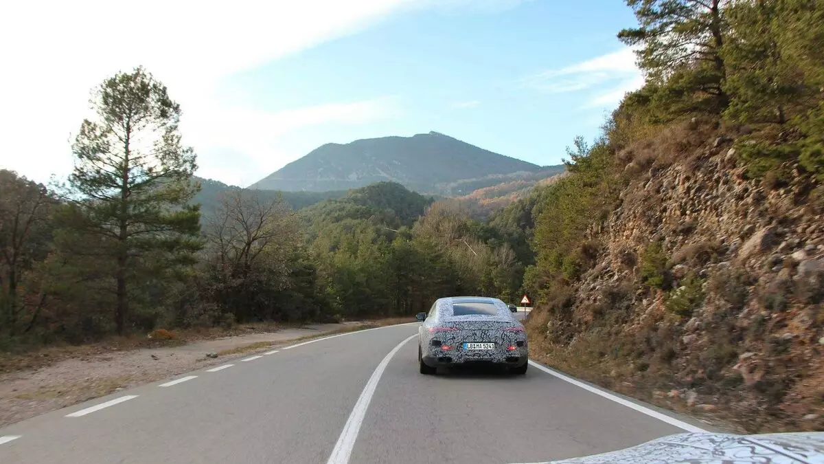 梅賽德斯 - 奔馳-AMG-GT-Coupe-Teaser-2