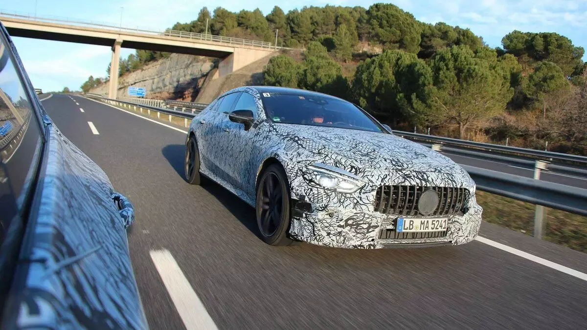 Mercedes-Benz-Amg-GT-Coupe-Teaser-1