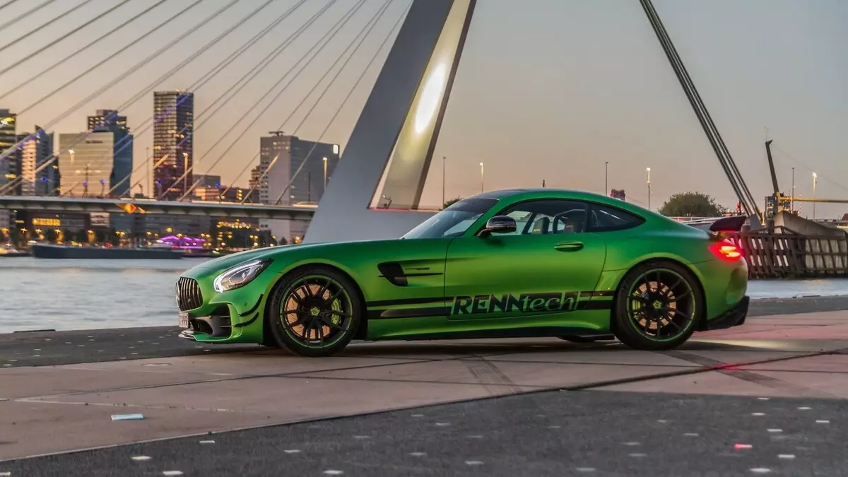 MERCEDES-AMG-GT-R825-RENNTECH-1