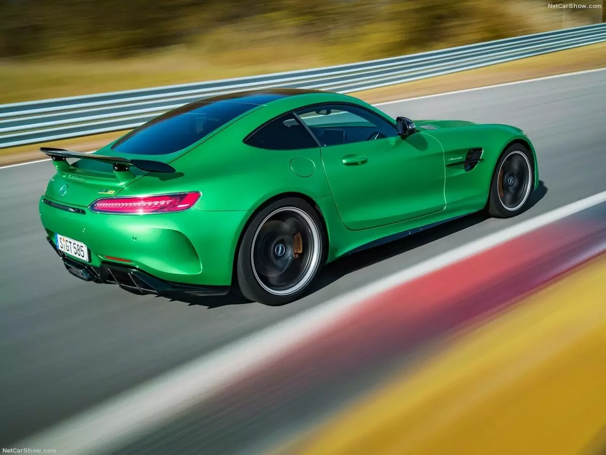 Першыя тэсты Mercedes-AMG GT R: агрэсіўны, але прадказальны 34628_5