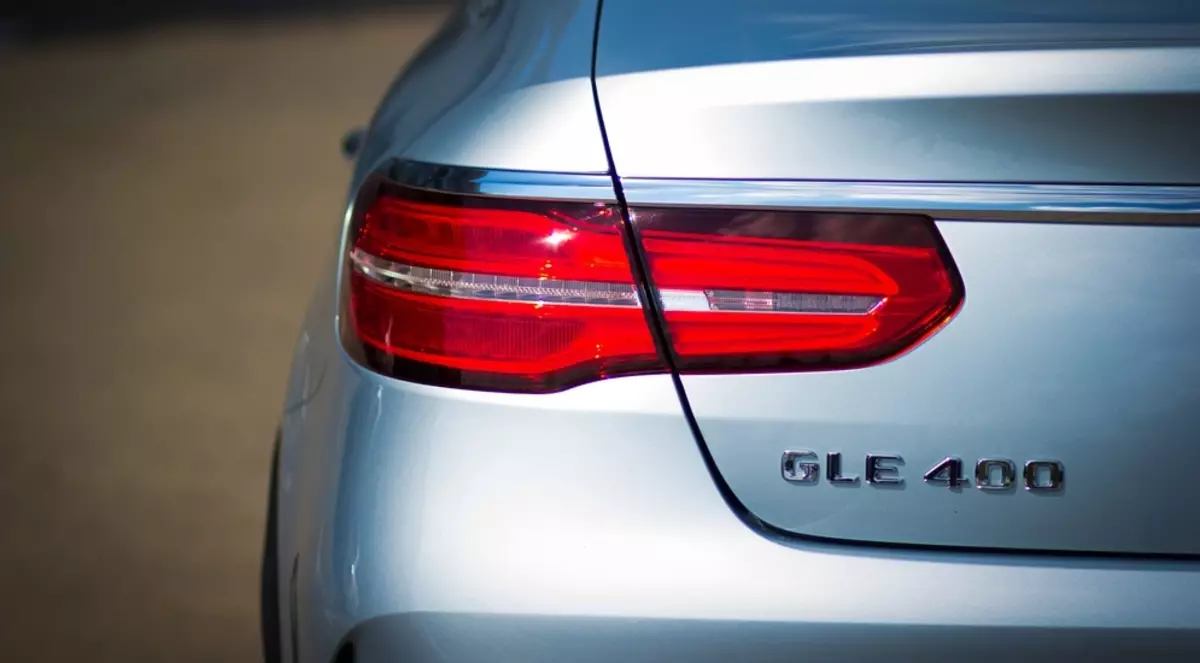 Test Drive Mercedes-Benz GLE 400 Coupe: statut et contrainte dans tout 34698_10