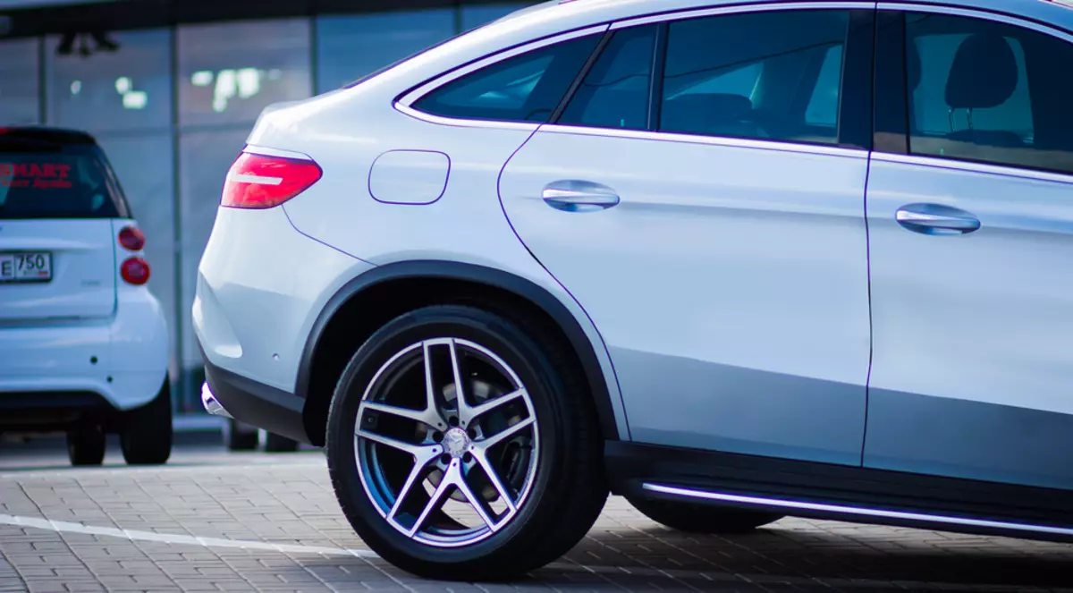 Prueba de manejo Mercedes-Benz GLE 400 Coupé: Estado y restricción en todo 34698_11