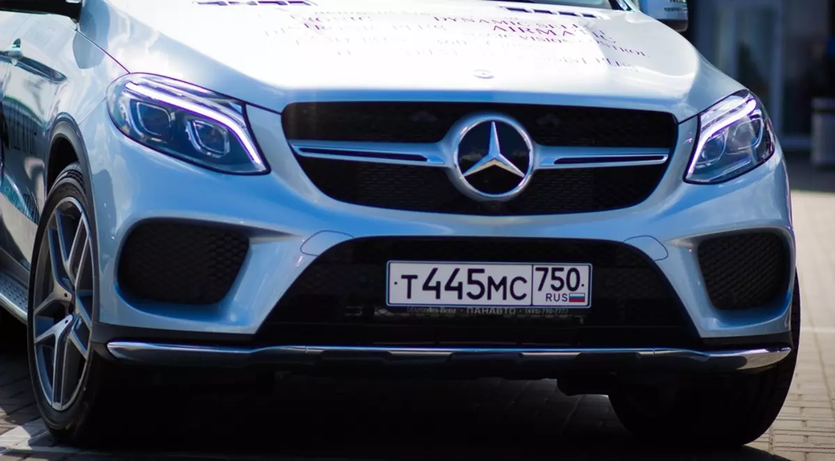 Test Drive Mercedes-Benz GLE 400 Coupe: statut et contrainte dans tout 34698_2