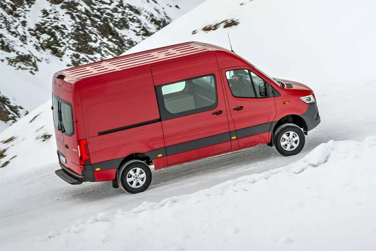 คูลเลอร์กว่า GLS: ใหม่ Mercedes-Benz Sprinter 4 × 4 ไปรัสเซีย 34715_5