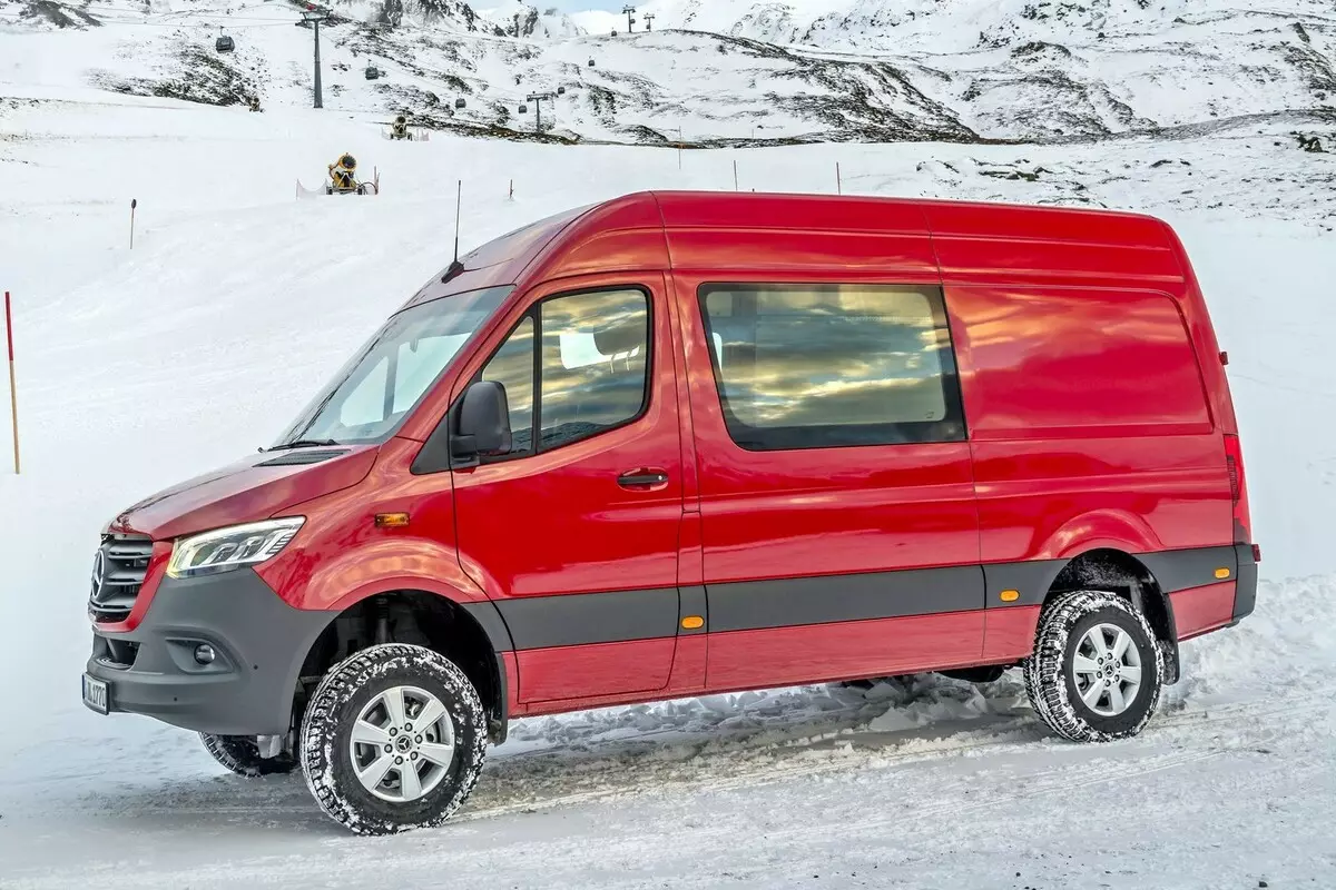 Cooler ვიდრე GLS: ახალი Mercedes-Benz Sprinter 4 × 4 მიიღო რუსეთში 34715_6