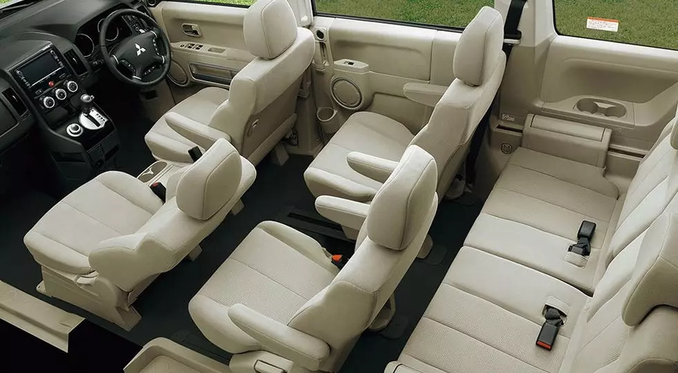 Mitsubishi Delica Шинэ үеийн шинэ үе Европ дахь тестийн үеэр баригджээ 34770_3