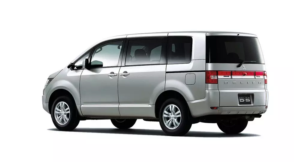 Mitsubishi Delaza D: 5: Haske Haske da Sabon Musamman 34771_2