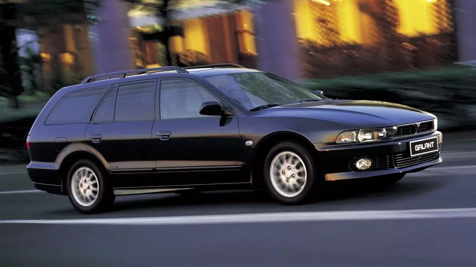 ფოტოში: Mitsubishi Galant Elegance Wagon '1996-2003