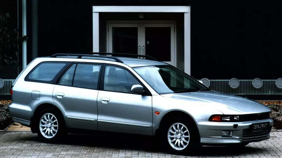 Yn y llun: Ystad Mitsubishi Gaylant '1997-2003