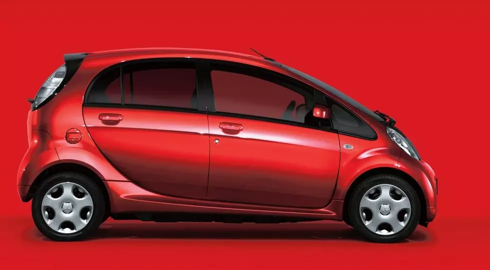 Навсозии Mitsubishi Siticar: Storkers ва дастури ихтиёрӣ 34776_2