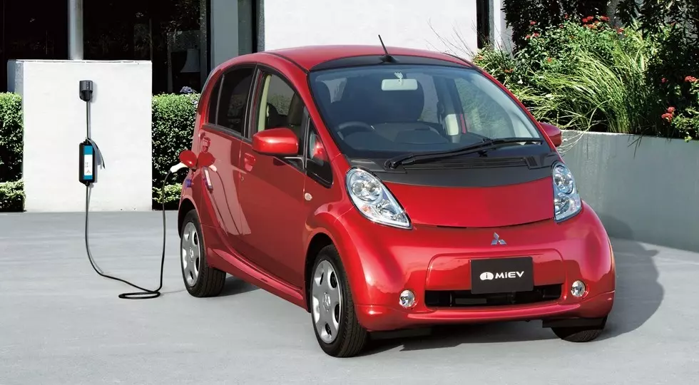 Навсозии Mitsubishi Siticar: Storkers ва дастури ихтиёрӣ 34776_6