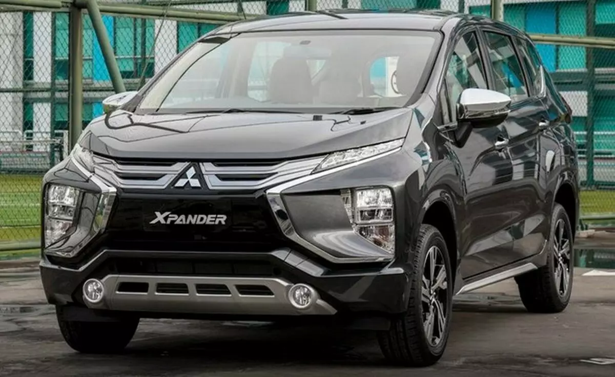 Mitsubishi XPander ass e bësse méi Premium um Hannergrond vum Verloscht drop ginn 34790_1