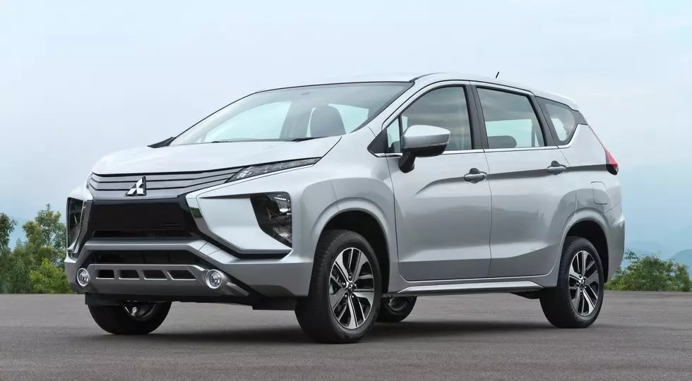 Dem Contrewen dem Clone Mitsubishii XPander aus Nissan: Motor an Ausrüstung sinn d'selwecht, an d'Präisser sinn ënner 34795_7