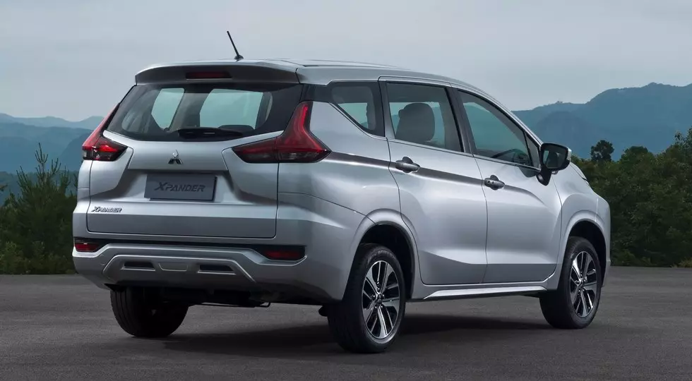 Dem Contrewen dem Clone Mitsubishii XPander aus Nissan: Motor an Ausrüstung sinn d'selwecht, an d'Präisser sinn ënner 34795_8