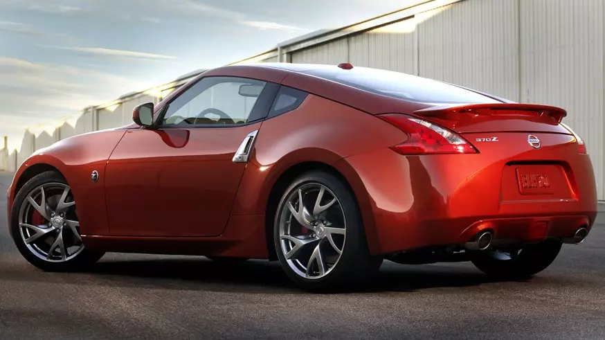 Beidh cuma ghiniúint Nissan 370Z i stíl réamhtheachtaithe agus inneall eile 34967_2