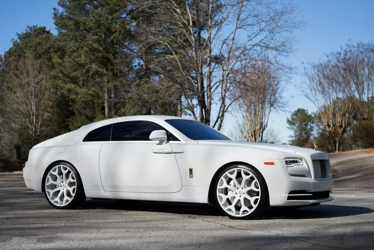 Roadshow International은 Rolls-Royce Wraith Special을 소개했습니다 35060_3