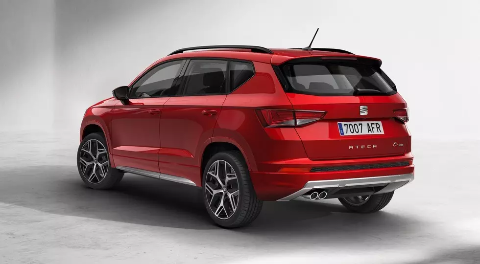 Seat рассакрэціў «оспортивленный» кросовер Ateca FR 35082_2