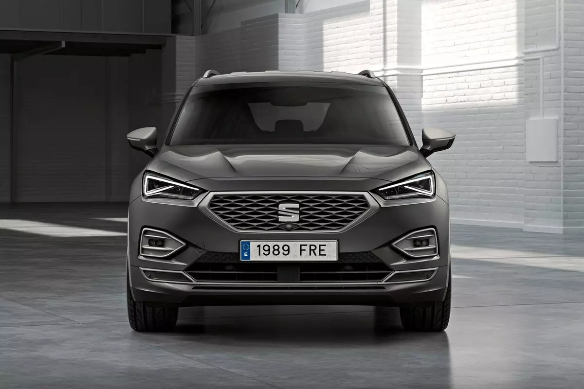 مقعد Tarraco Phev - أول هجود من العلامة التجارية الإسبانية، ولكن في الثانية بعد الأبواب 35091_6