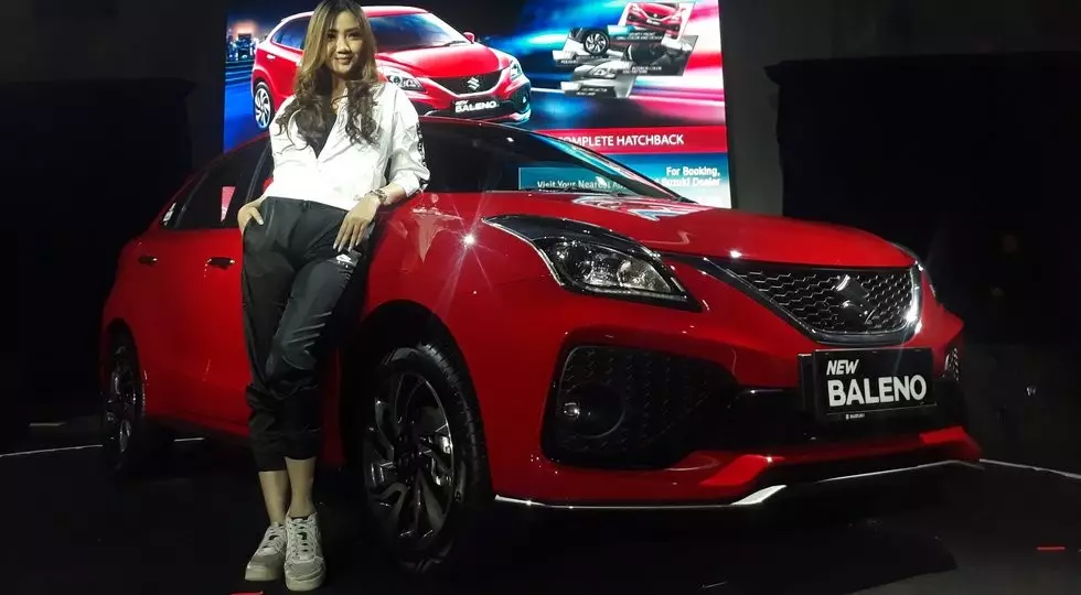 Isa pang na-update na Suzuki Baleno: sa isang costume ng Turbulesta, ngunit may isang 