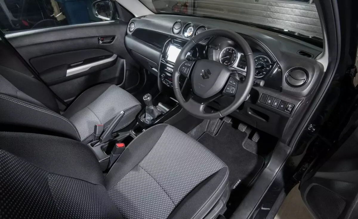 Suzuki het die Ignis Avontuur en Vitara Kuro Spesiaal bekendgestel 35184_5