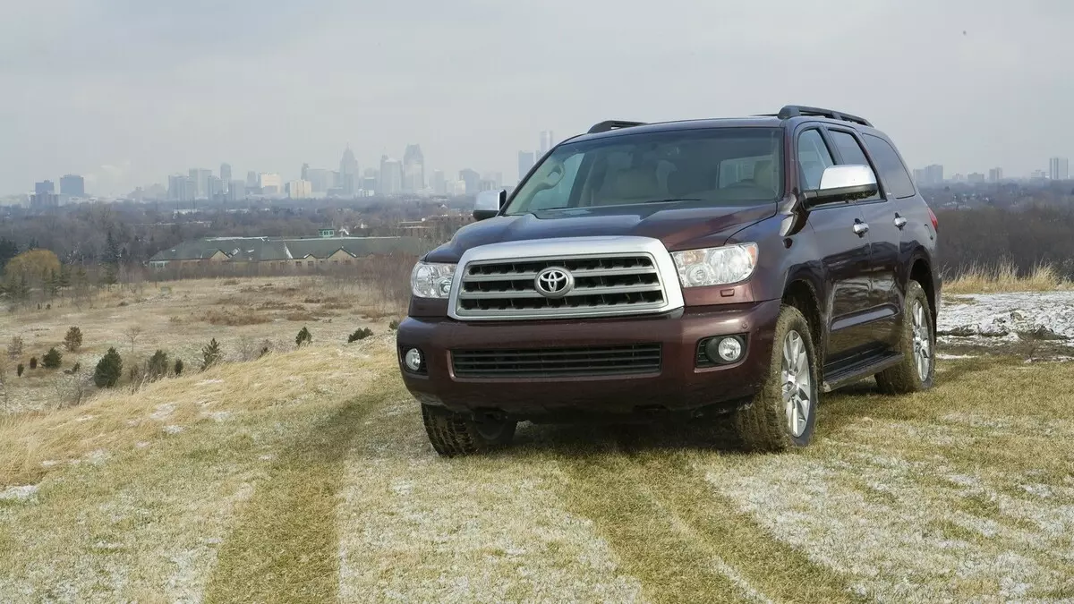 Fotoğrafta: Toyota Sequoia Limited '2007-17