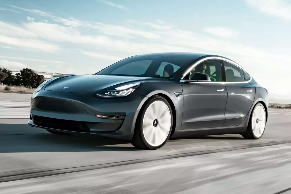 Tesla Model 3.