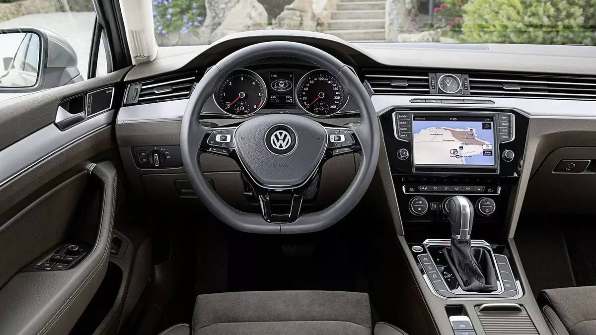Dicokot ku paménta: Volkswagen ngagantungkeun majelis passat 35391_3