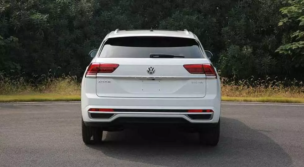 UMzalwan 'uVolkswagen Tiguan uya kuba nenguqulelo yomthengisi. Kwi-teramont nayo 35415_7