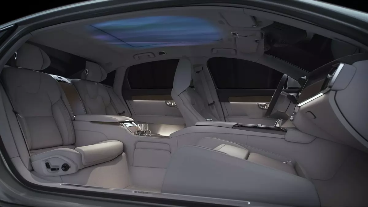 La più lussuosa Volvo S90 ha ricevuto il proiettore del soffitto 35444_7