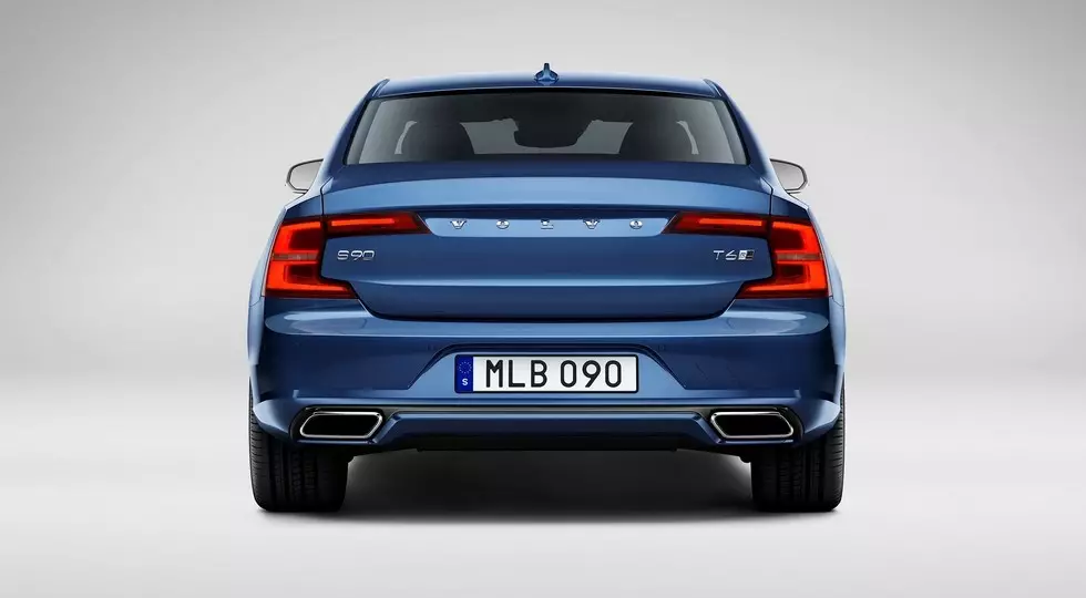 Na Russia, anyị malitere ịnata iwu na Volvo S90 R-Detud. Ọnụ ahịa ndị ama ama 35449_7