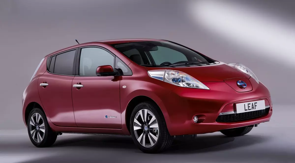 Nissan nplooj zeeg nws tus kheej cov ntaub ntawv muag khoom los ntawm 33%, bypassing the tesla sedan 3544_1