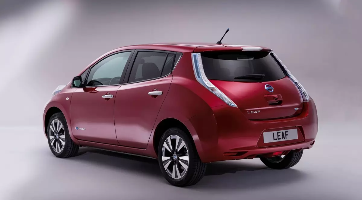 Nissan nplooj zeeg nws tus kheej cov ntaub ntawv muag khoom los ntawm 33%, bypassing the tesla sedan 3544_2