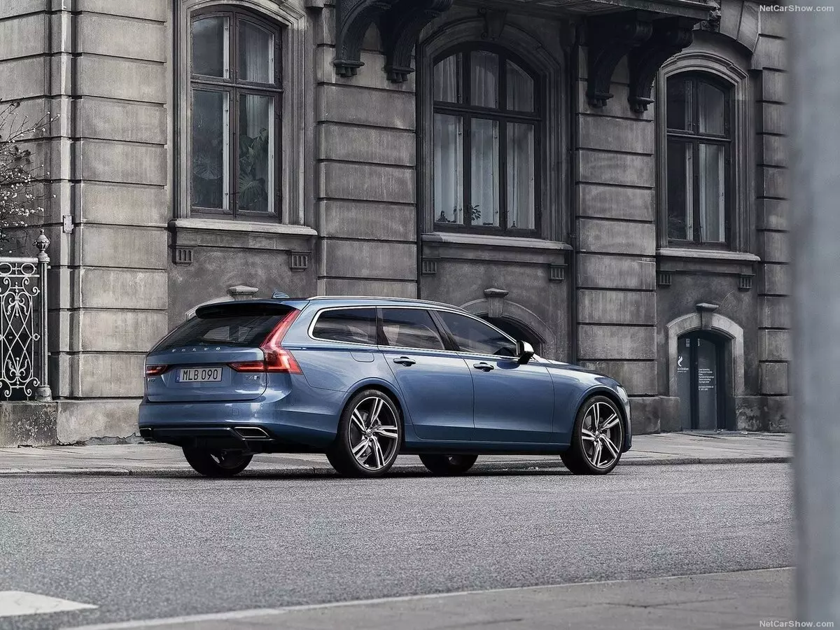 Awọn idanwo akọkọ Volvo V90 D4 R-Delopin: Nigbati yiyi awọn duru duru 35458_15