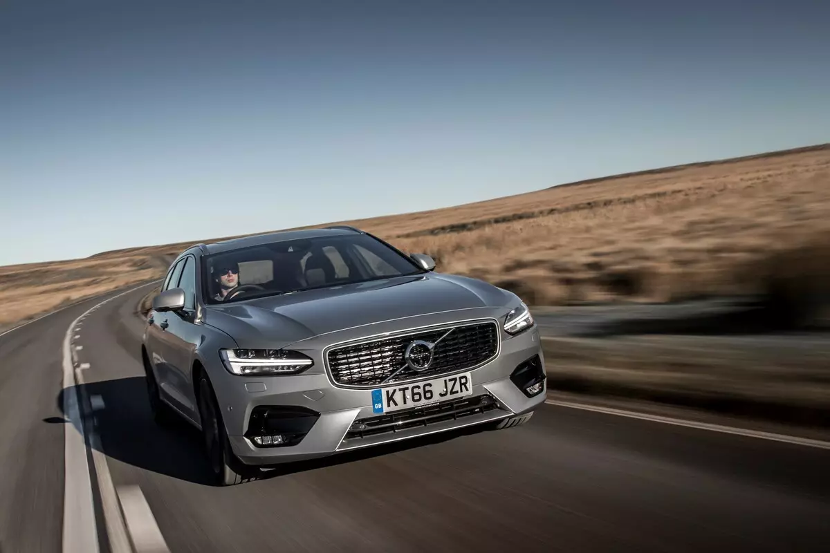 Бірінші тестілер Volvo V90 D4 R-дизайн: Қасиетті баптау кезінде 35458_4