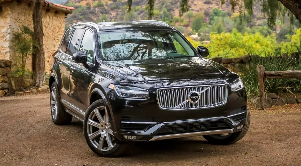 Yn y llun: Volvo XC90