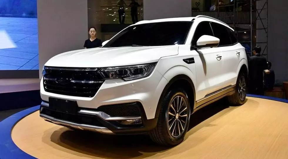 ფოტოში: პროტოტიპი Zotye T500