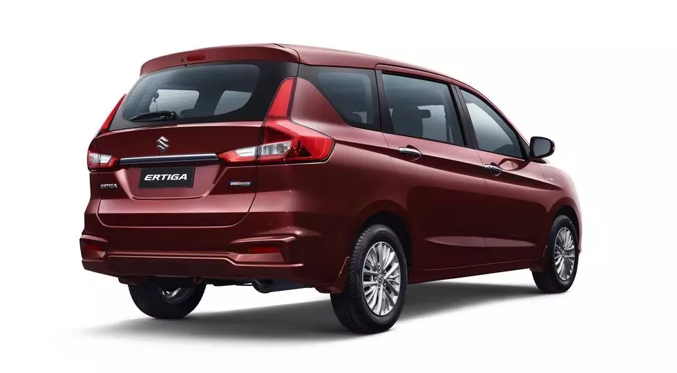 Дагы бир Compactwan Suzuki Ertiga: Дизель жана Өркүндөтүлгөн жабдуулар тизмеси 35620_3