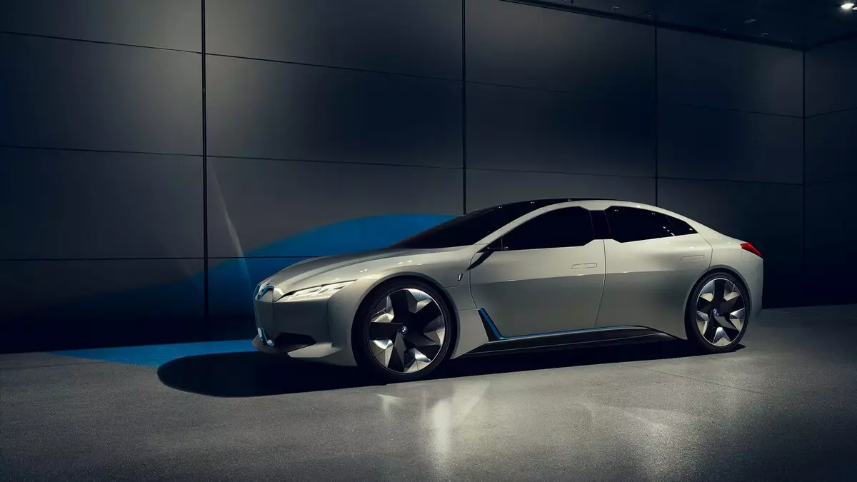 BMW a apporté une berline électrique à Francfort 35670_4