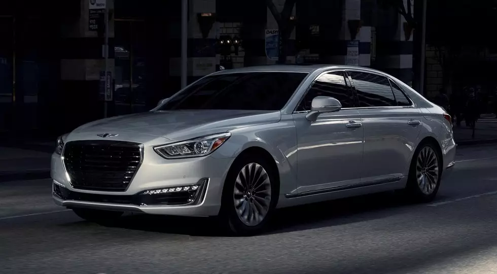 Зураг дээр: GENESIS G90