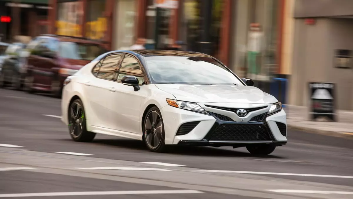 New Toyota Camry is preparing for sales 35713_1