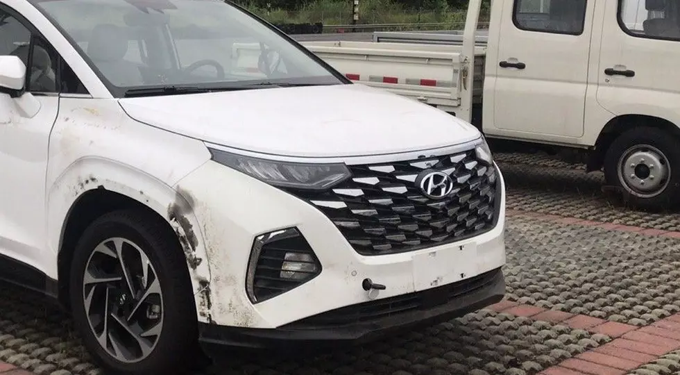 يېڭى minivan hyundai hameflage. ئىچىدە - «باشقا» كرېتقا ئوخشاش غايەت زور تاختا كومپيۇتېر 35749_1