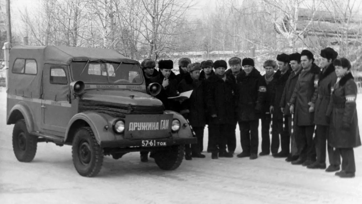 Tuji korenini, žena in trdi vrh: miti in dejstva o Gaz-69 35788_32