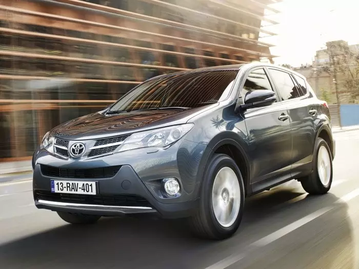 Toyota je pospešila hitrost lokalizacije RAV4 v tovarni v Sankt Peterburgu