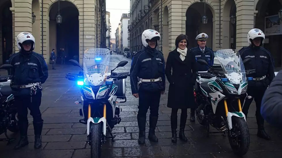 Turin ຕໍາຫຼວດຈະຂີ່ໃນ Yamaha Tracer 900 35831_1